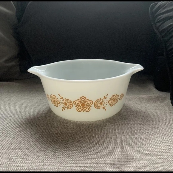Pyrex | Kitchen | Vintage Pyrex 474b Butterfly Gold Round Casserole ...